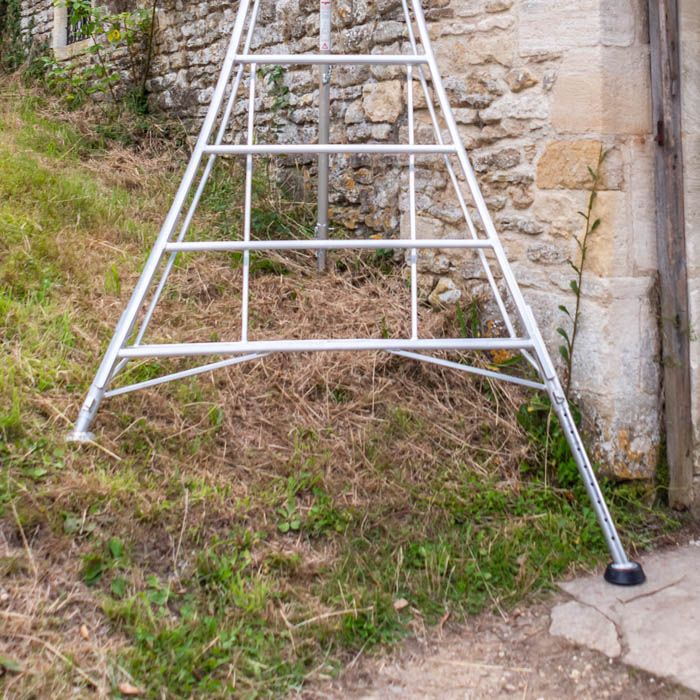 Henchman 3 Adjustable Tripod Leg Platform Ladders - Ladders4Sale