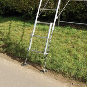 Henchman Hi-Step Hedge Cutting Platforms | Ladders4Sale
