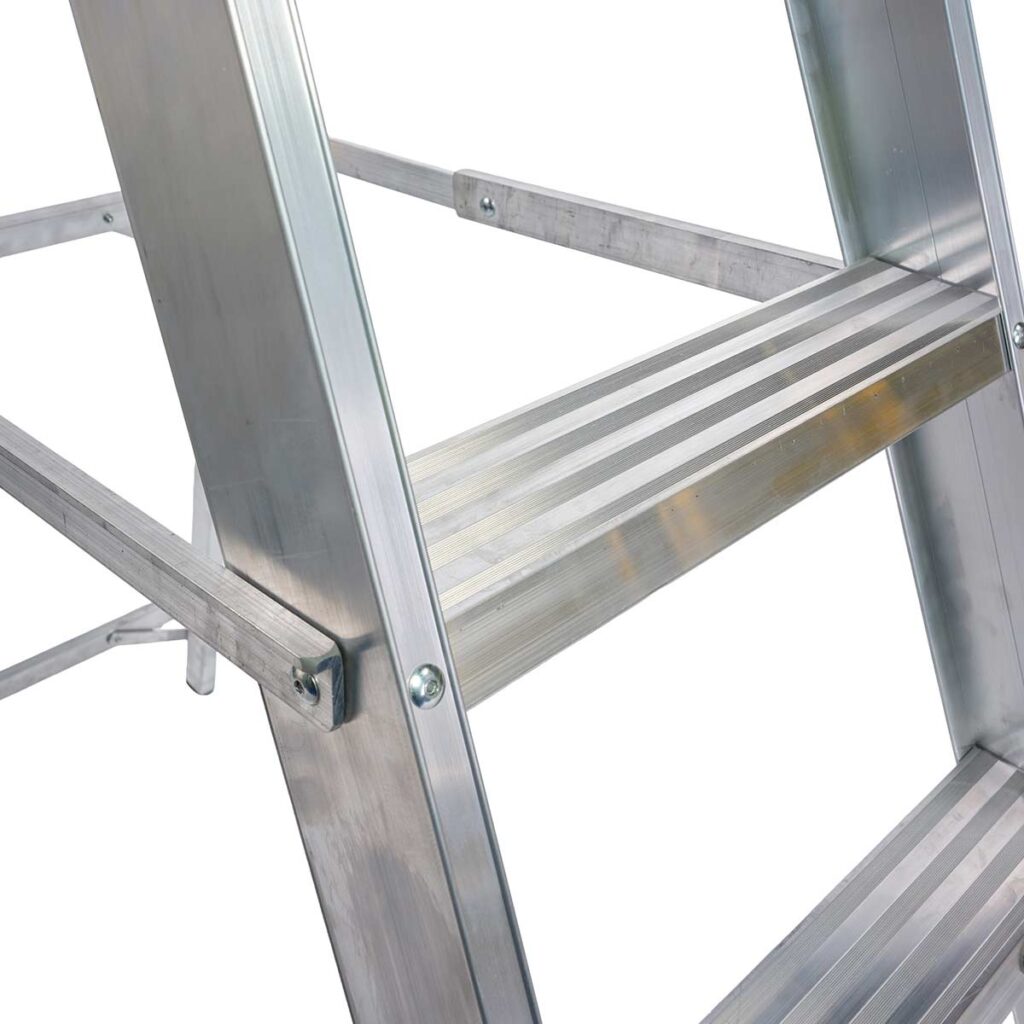 Lyte Class 1 MagnaStep Aluminium Platform Step Ladders - Ladders4Sale