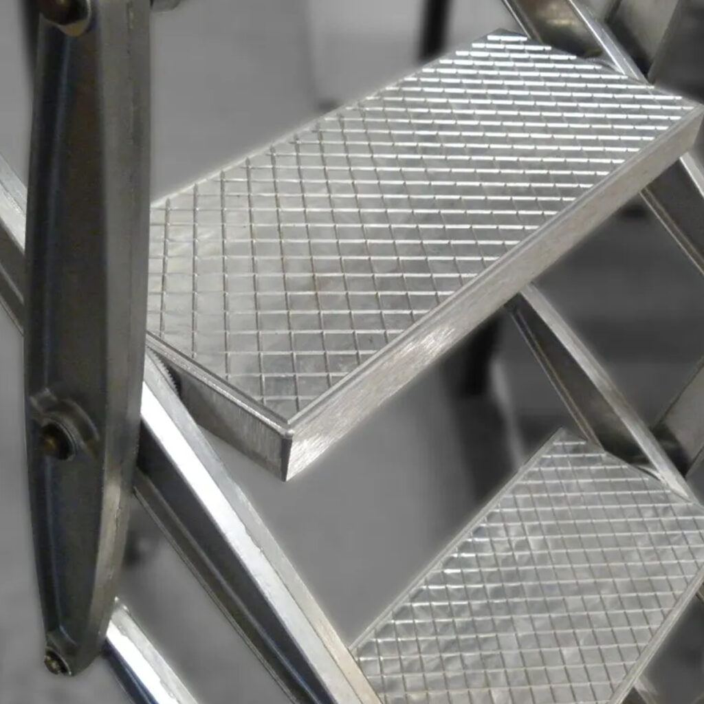 Columbus Junior Vertical Wall Concertina Ladder