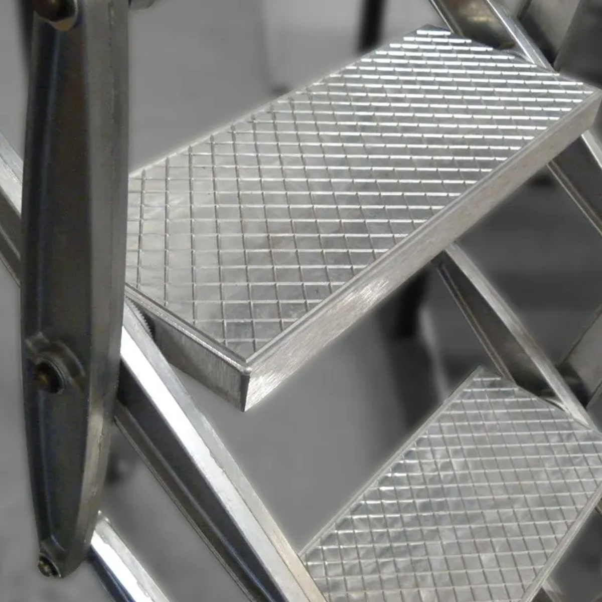 Columbus Junior Vertical Wall Concertina Ladder