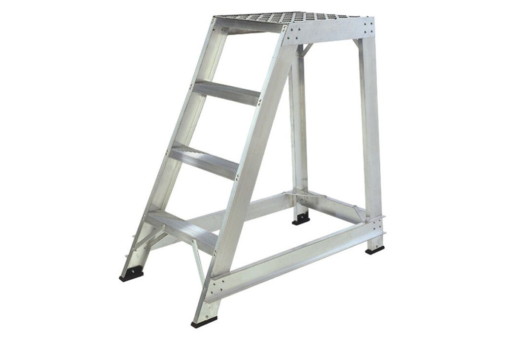 Your Complete Guide to Warehouse Steps | Ladders4Sale